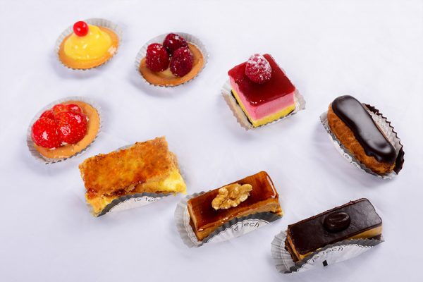 Sugar almonds and tiered cakes - Confiserie du Tech